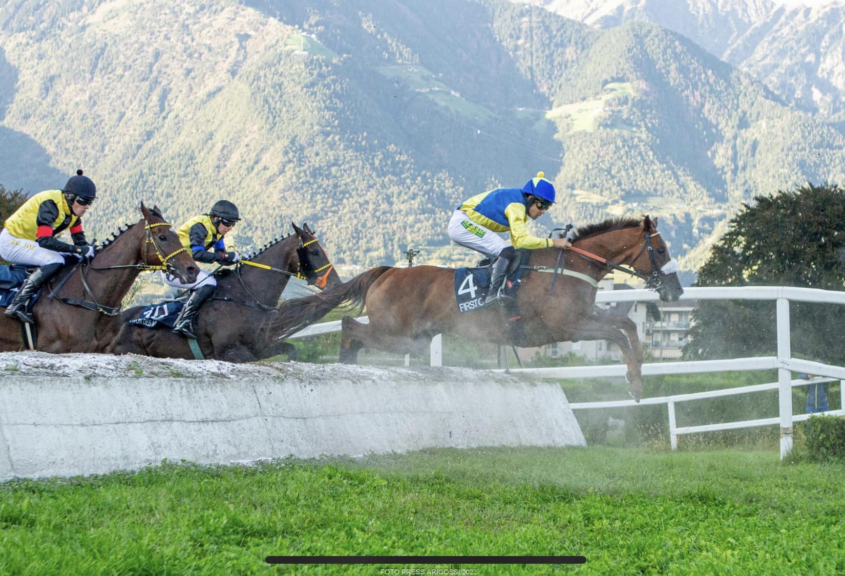 Ryzák First Of All vyhrál dramatické Gran Premio Merano! | CHARVÁT ...